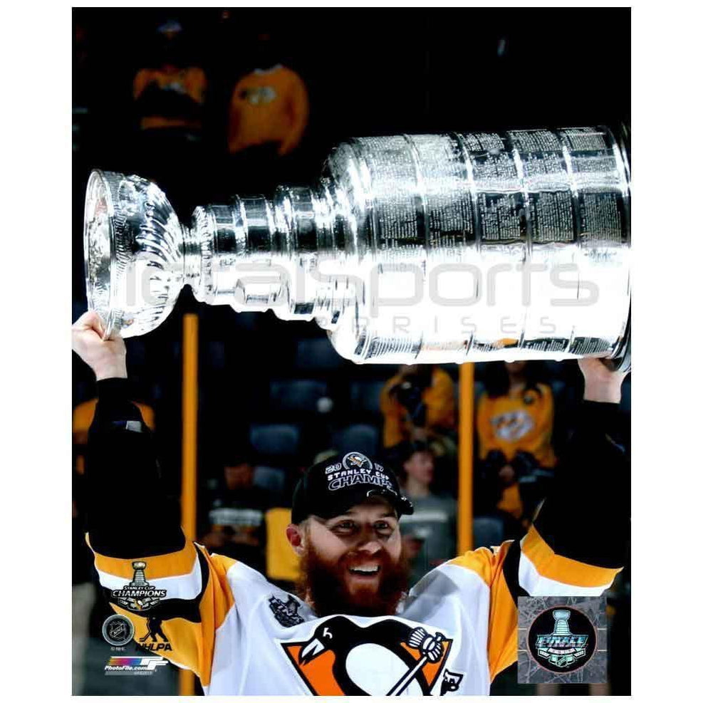 Ian Cole Holding 2017 Stanley Cup Unsigned 8X10 Photo — TSEShop